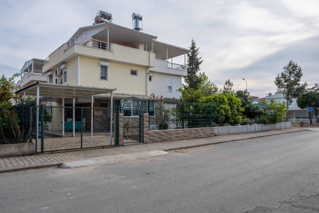 EVApartments – Apartments & Villas